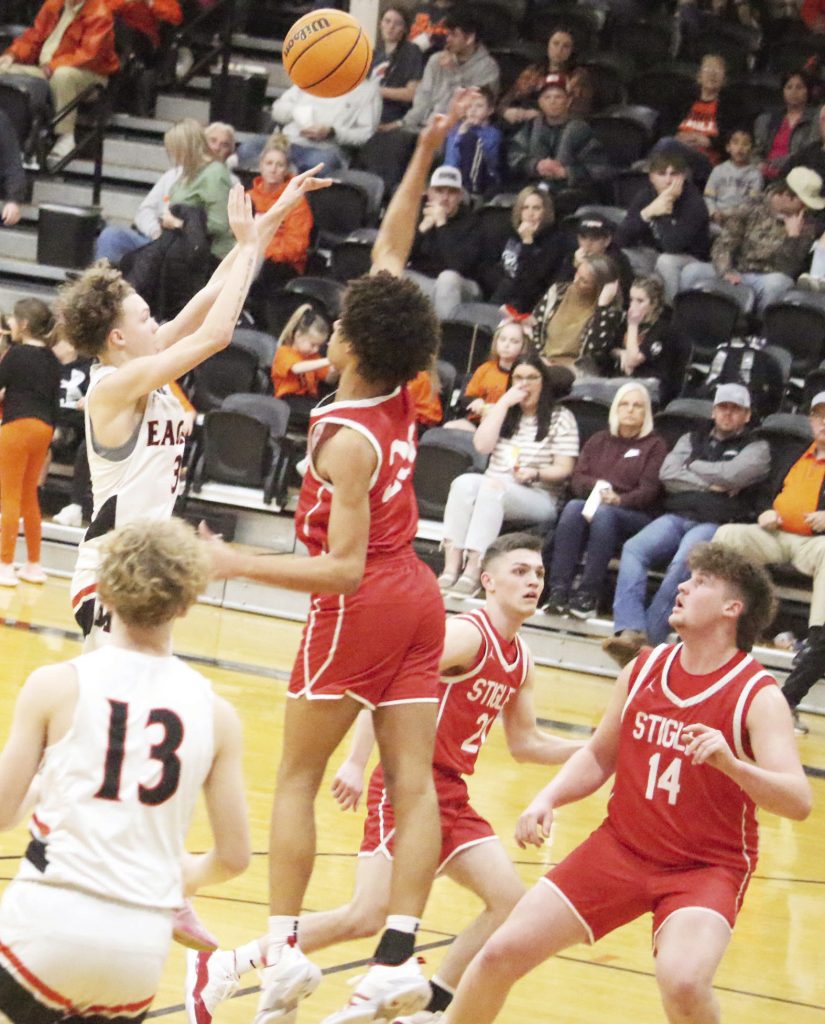 Morris splits recent roundball action